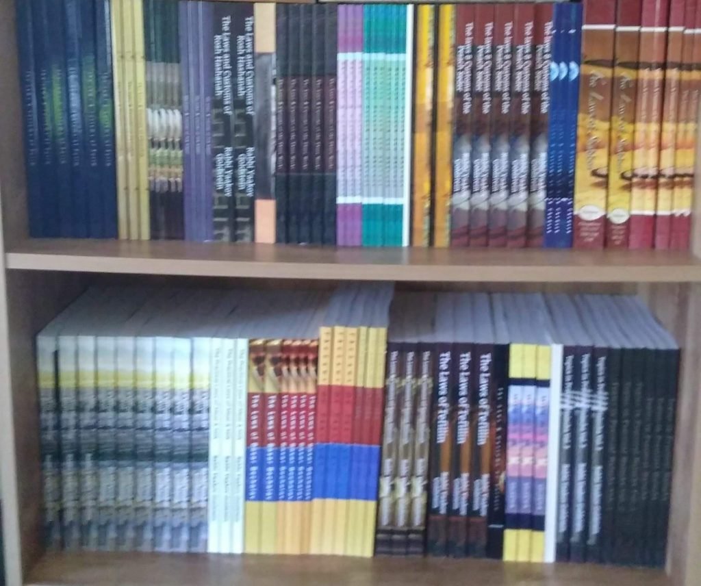 sefarim bookcase – Shulchanaruchharav.com